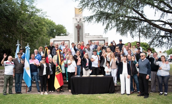 El intendente Wesner encabezó el acto protocolar por el aniversario de Colonia Hinojo | Infoeme