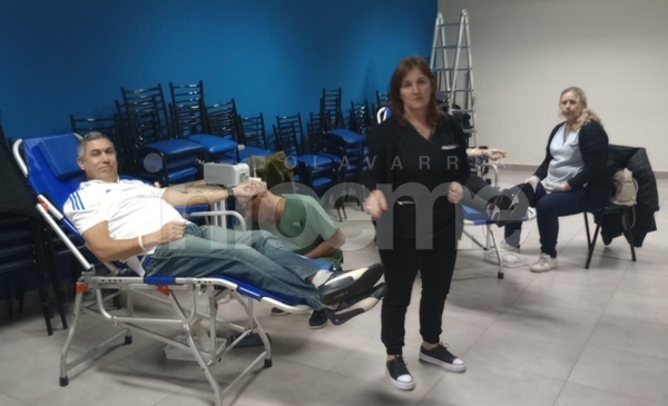 Colecta de sangre “Xeneize”: la gente se acercó a pesar del mal clima ...