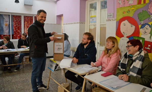 Endere: "Tenemos que celebrar los 40 años de democracia" | Infoeme