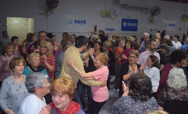 Cena y baile por el Día del Jubilado | Infoeme